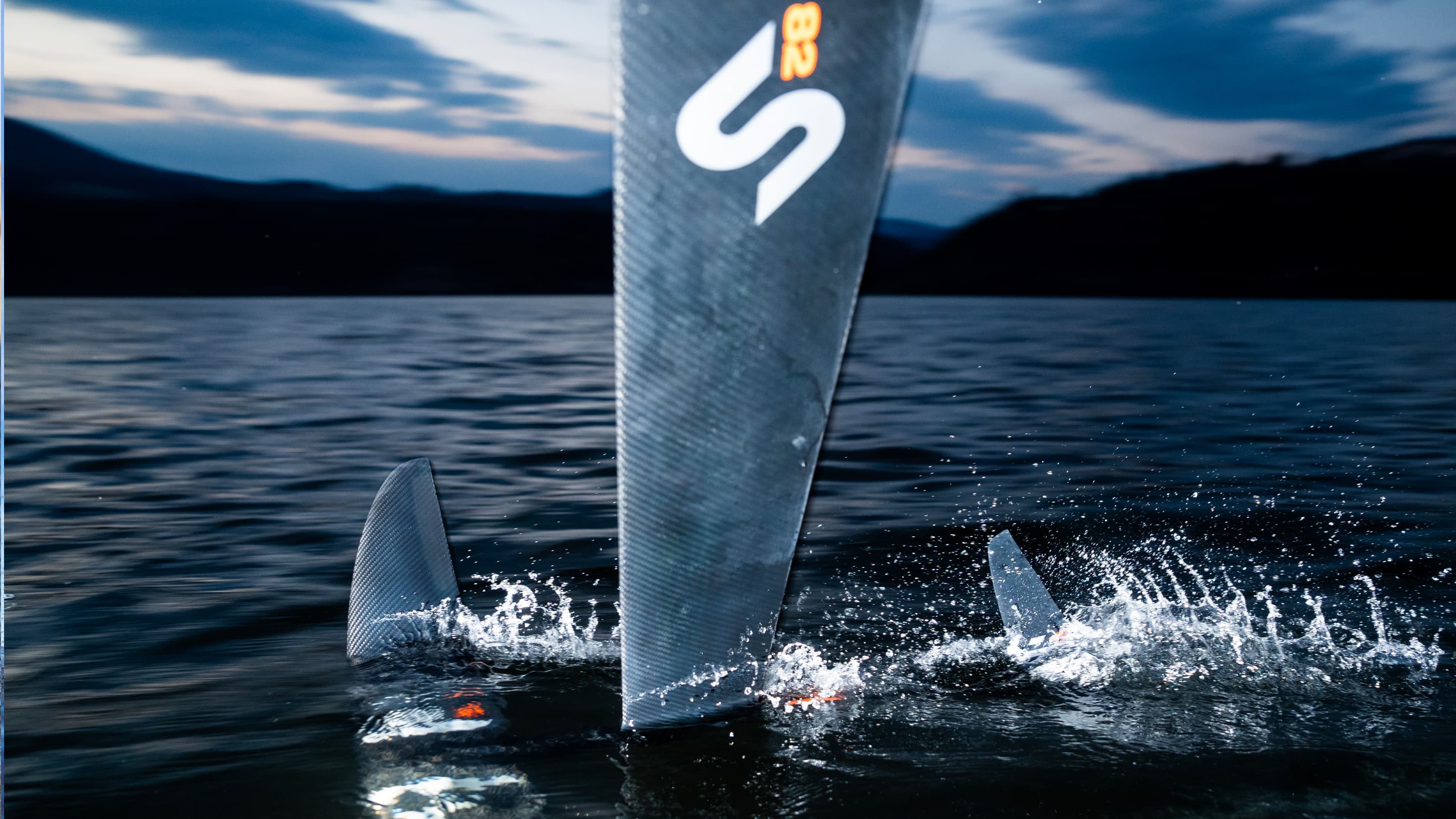 Foil Masts | Carbon and Aluminum Foil Masts | Slingshot