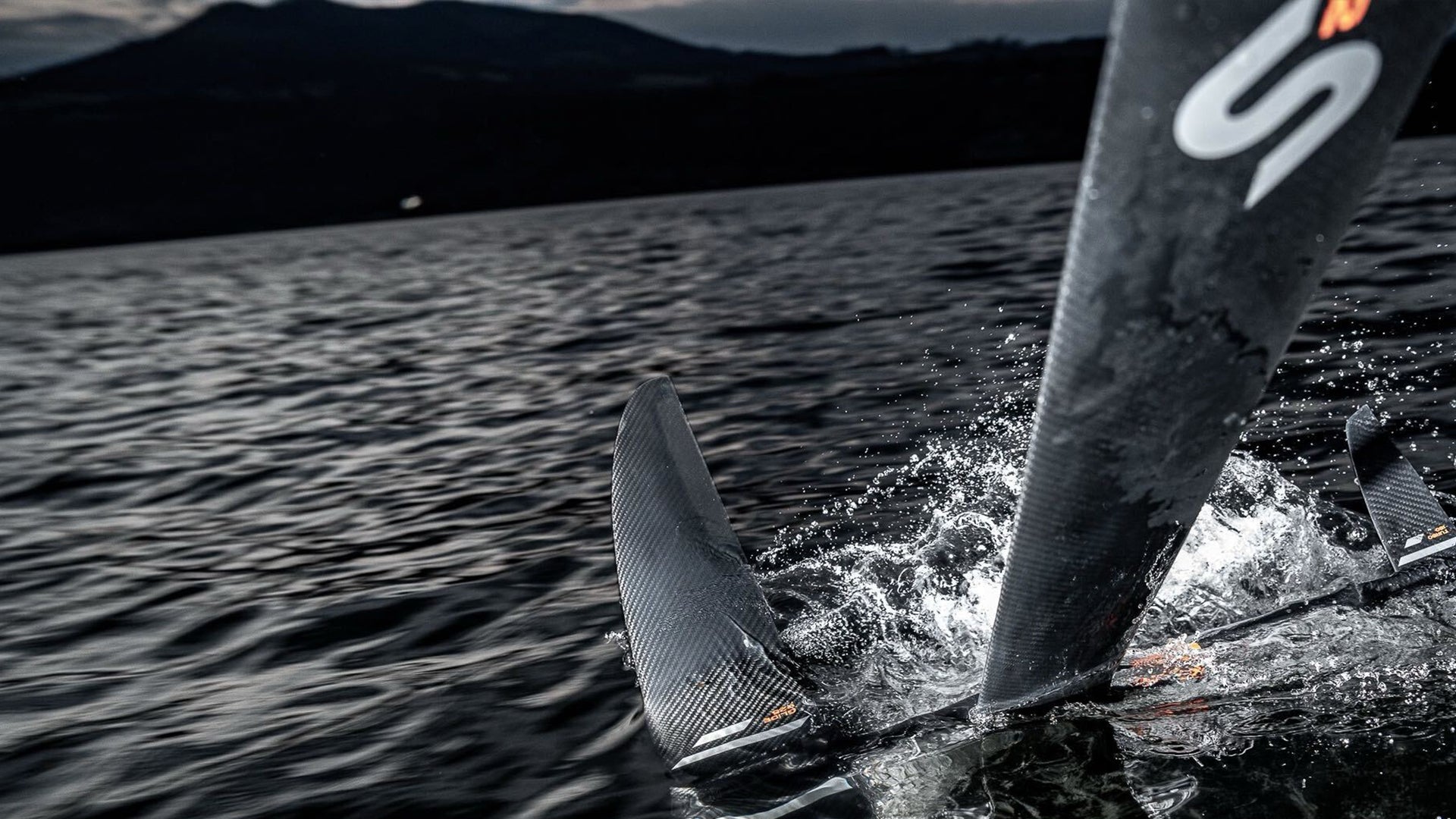 Introducing Slingshot's One-Lock Screwless Foil System – Slingshot Sports