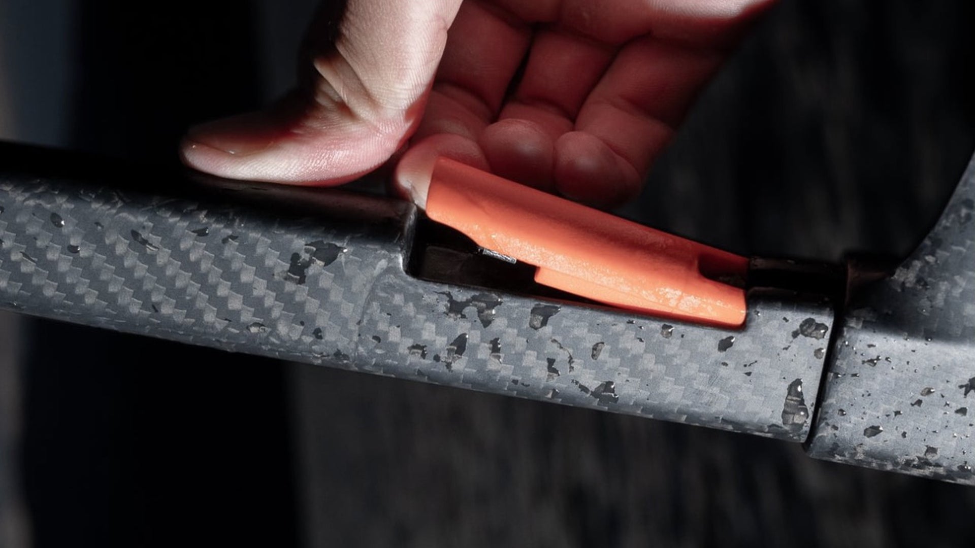 Introducing Slingshot's One-Lock Screwless Foil System